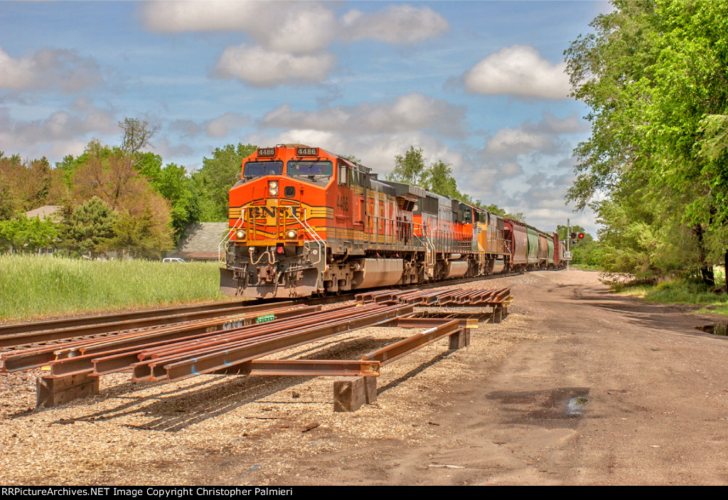 BNSF 4486 Leads H-WLMLIN1-25